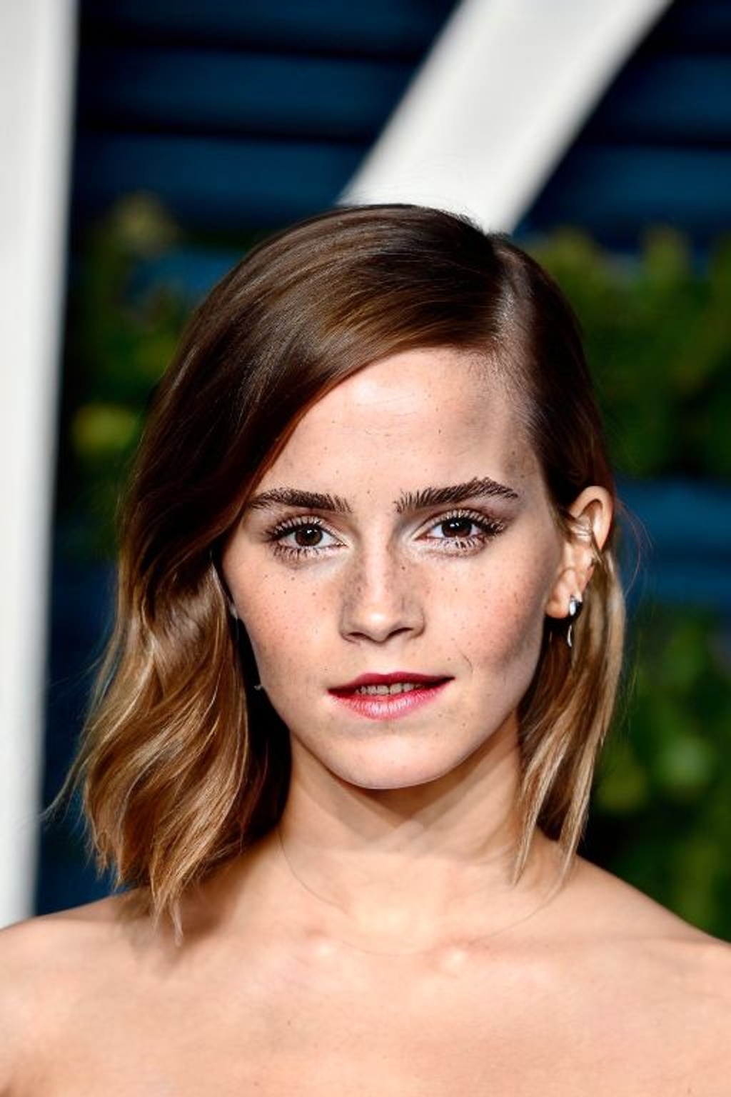 instaport style, emma watson with brown hair | OpenArt