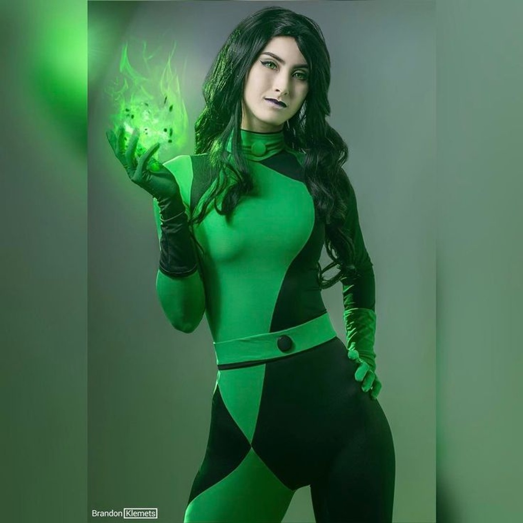 Shego from Kim Possible in a futuristic cityscape, p...