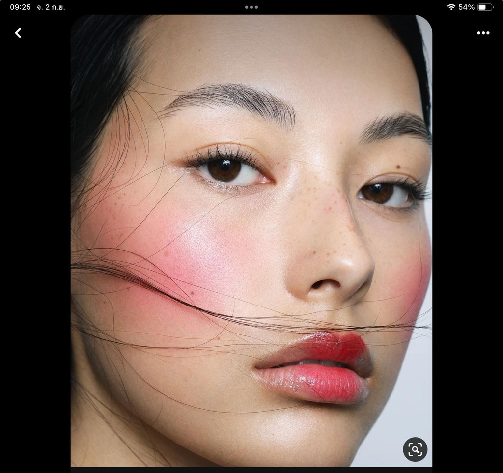 Create an image of an Asian female model who is smil...